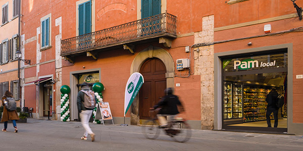 Pam local apre ai piedi della torre pendente - Italiafruit News